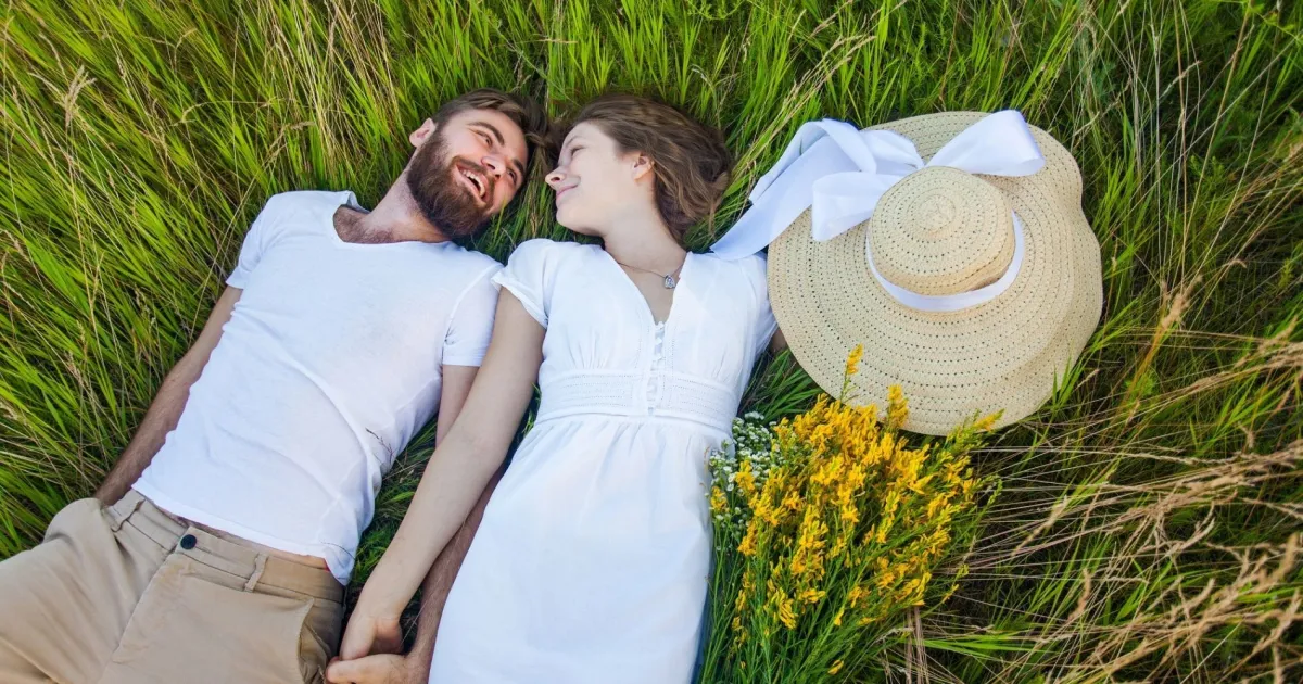 Dating a Shorter Man: A Guide with Pros and Cons